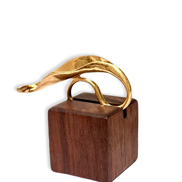 Zara | Jewelry | Bold Modernist Calla Lilly Goldtone Sculptural ...